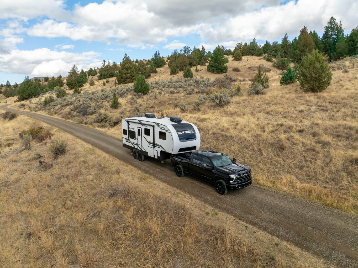 Fifth Wheel vs Travel Trailer Pros and Cons | Camping World Blog