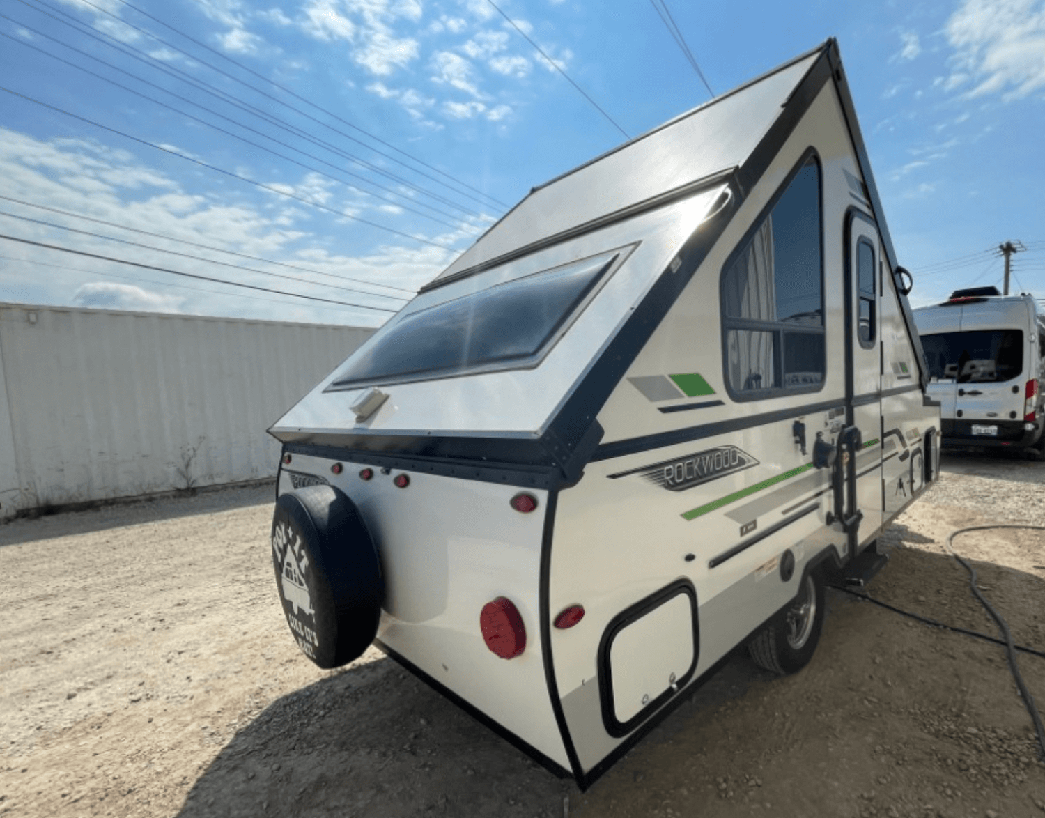 15 Best Small Campers: Ultimate Buying Guide | Camping World RV Sales