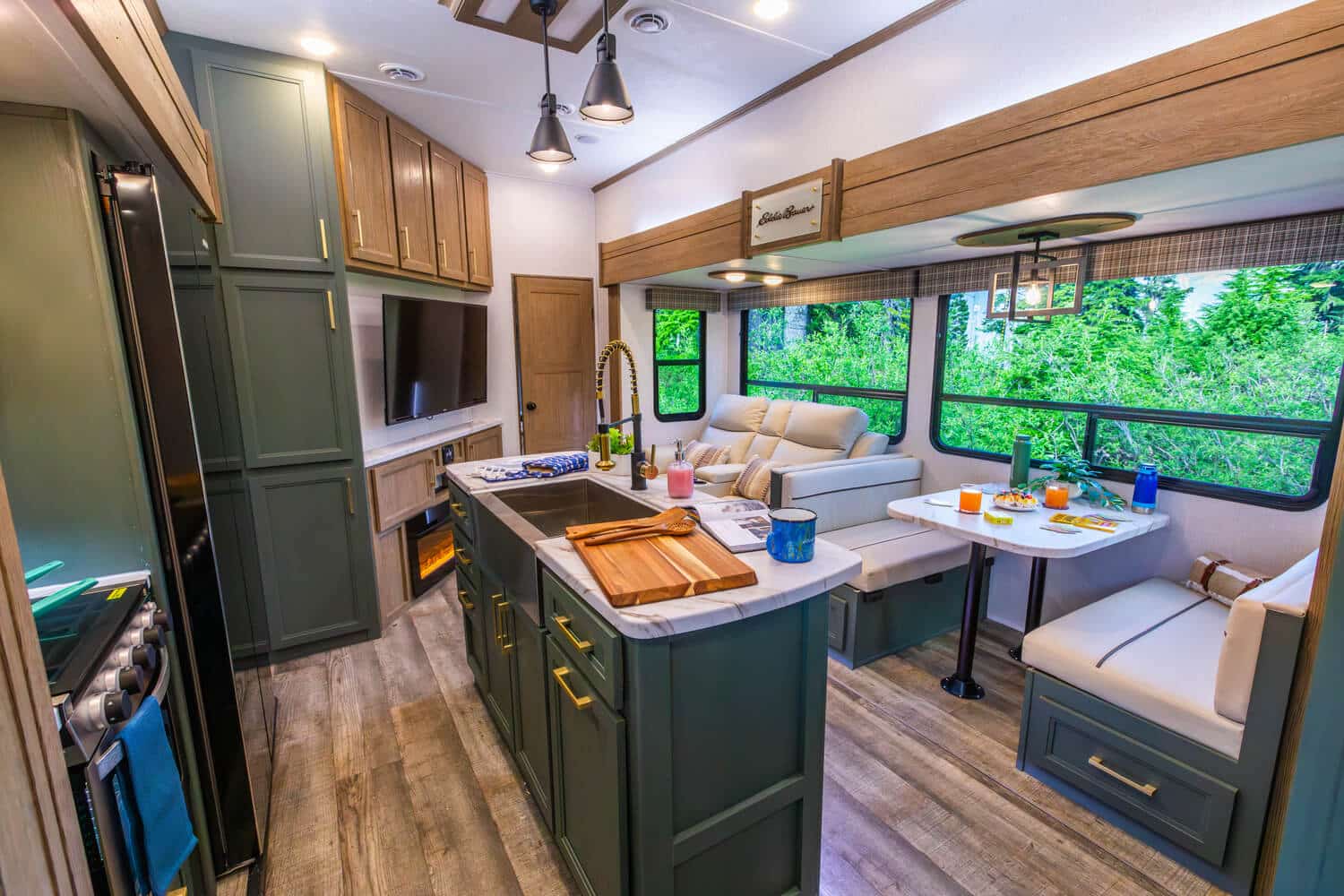 A Comprehensive RV Setup Checklist for Your Campsite