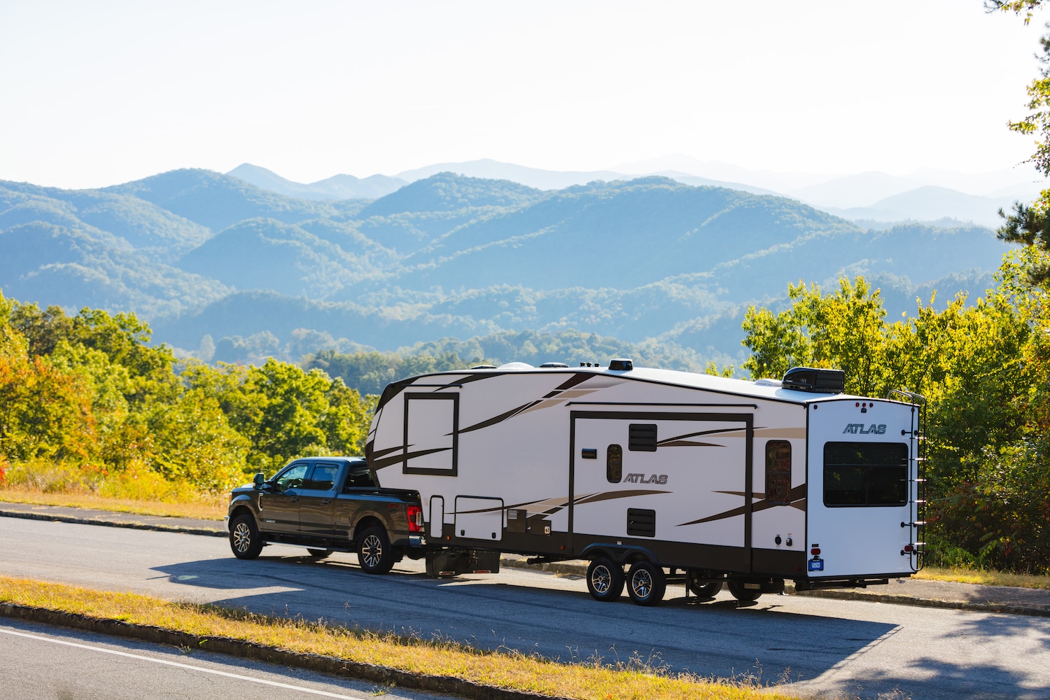 The Types of Towable RVs Explained | Camping World Blog