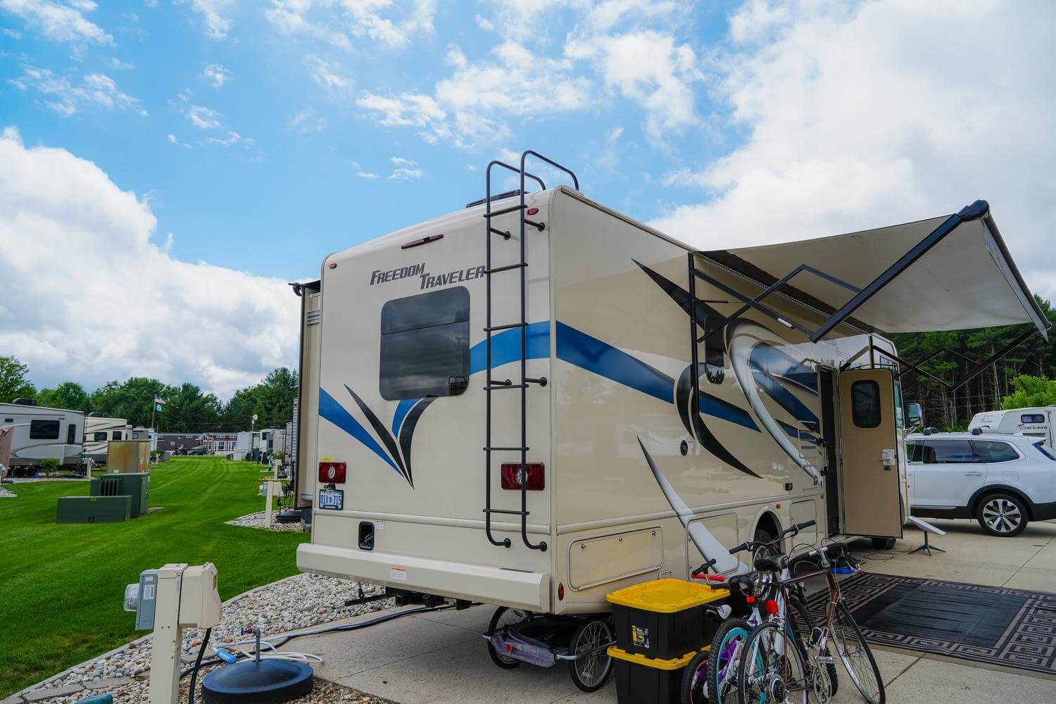 Are RV Ladders Standard For All RVs? | Camping World Blog