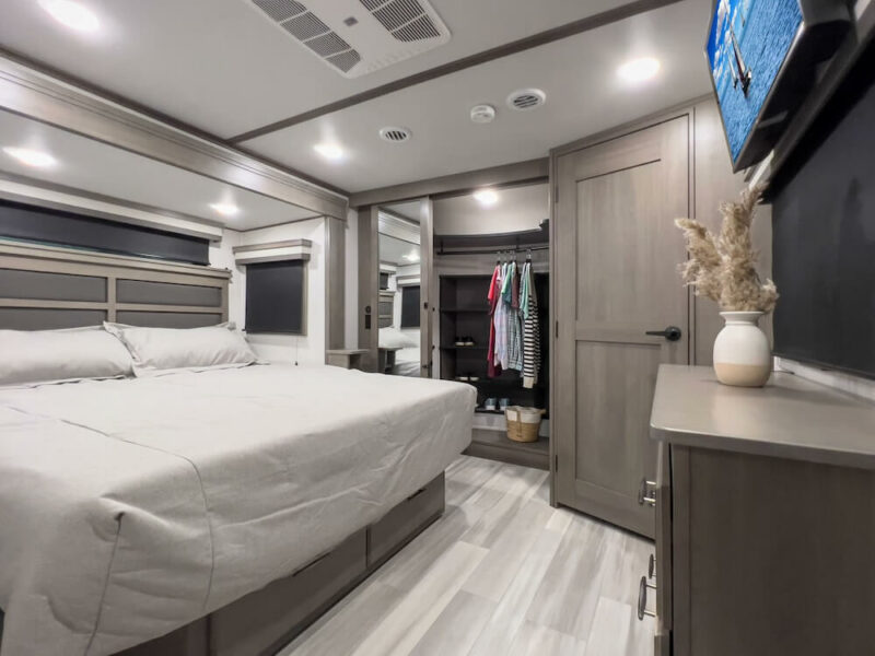 7 RVs with Office Space | Camping World Blog