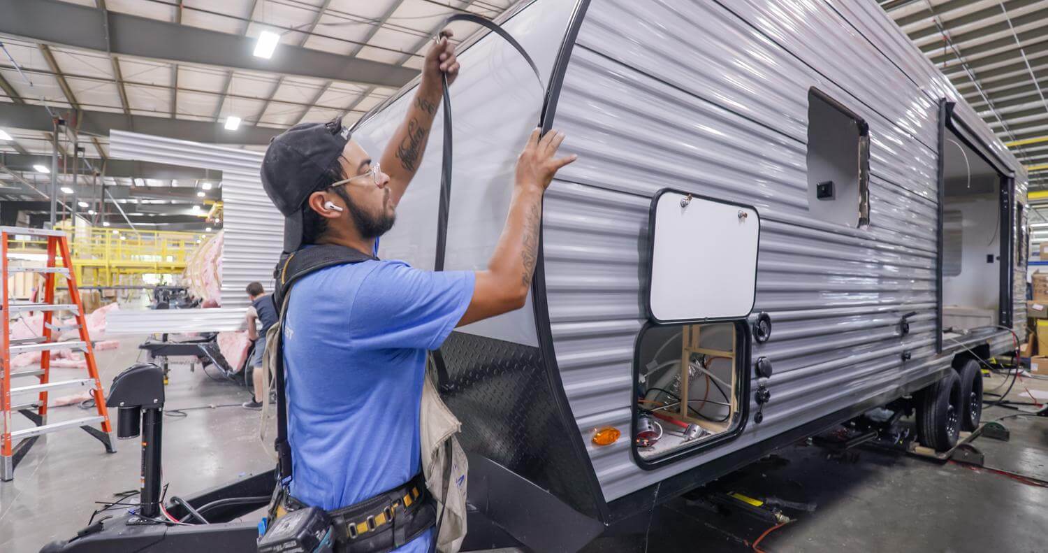 RV Construction: Aluminum vs Fiberglass RV | Camping World Blog