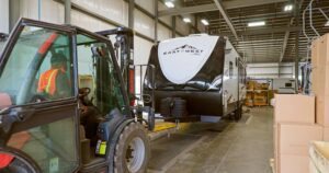 RV Construction: Aluminum vs Fiberglass RV | Camping World Blog