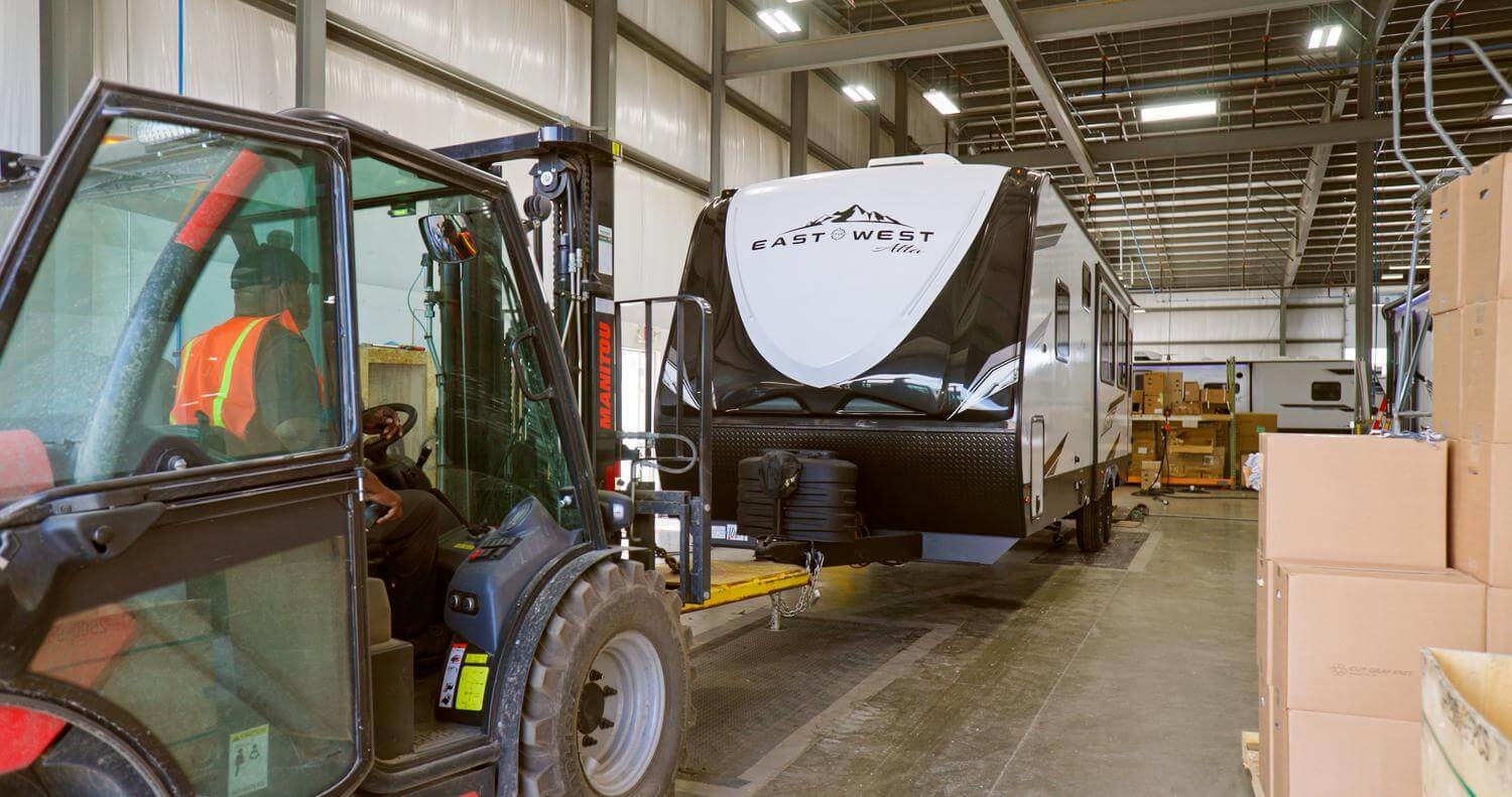 RV Construction: Aluminum vs Fiberglass RV | Camping World Blog
