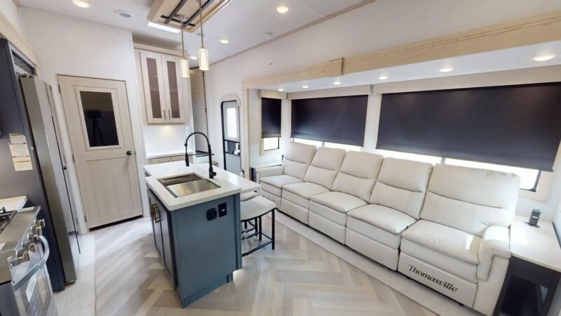 What Is the Best 5th Wheel for Full-Time Living? | Camping World Blog