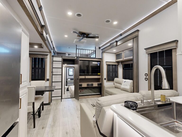 What Is the Best 5th Wheel for Full-Time Living? | Camping World Blog