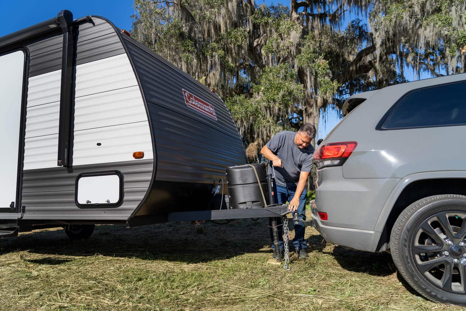 Explaining the Types of Trailer Hitches
